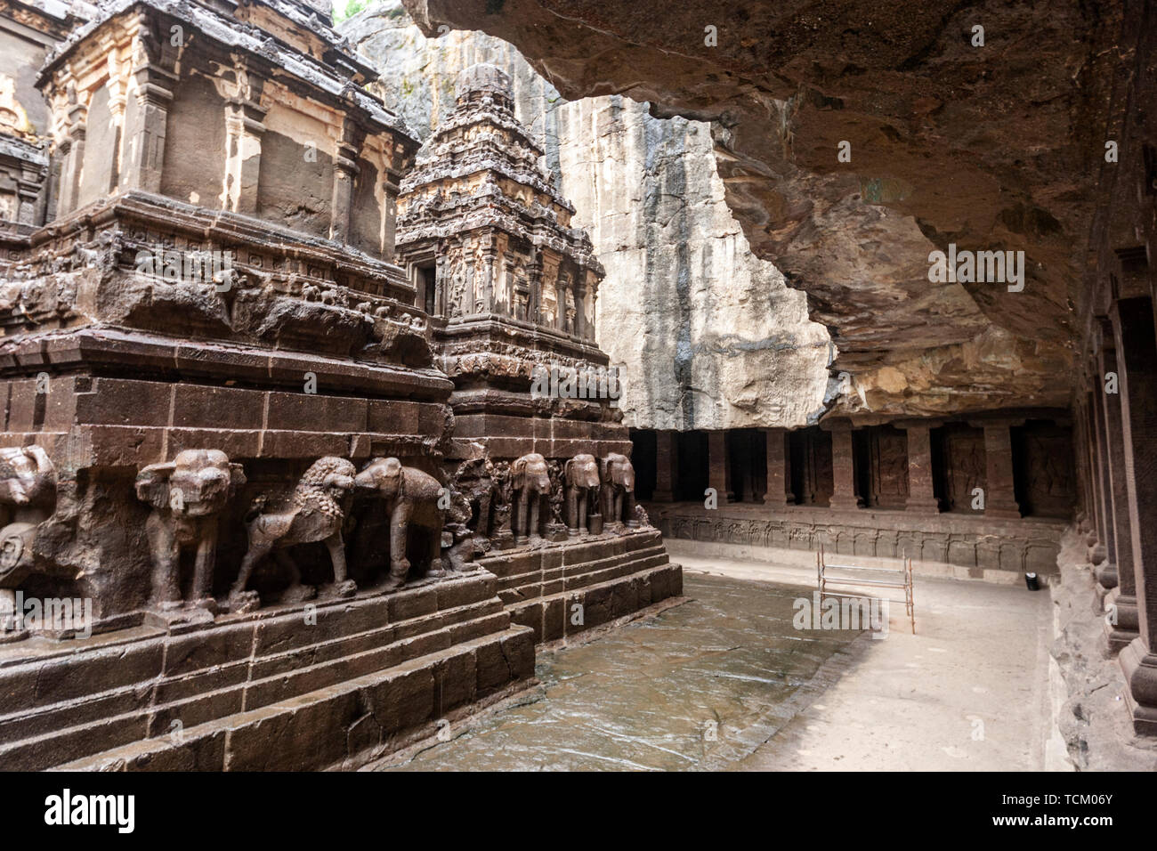 Elephant stone statues hi-res stock photography and images - Alamy
