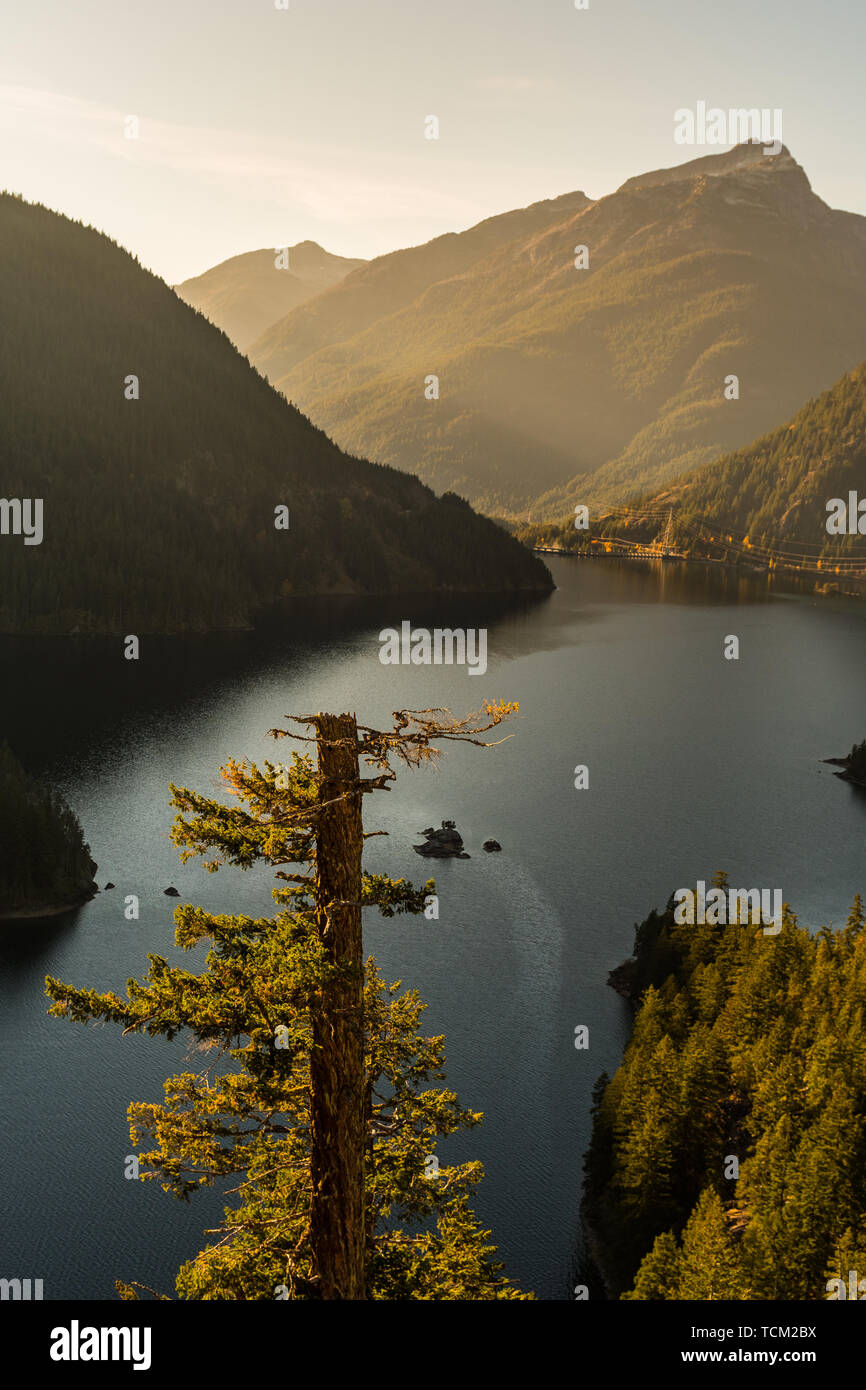 Sunset views of Diablo Lake surrounded by mountains, in North Cascades ...