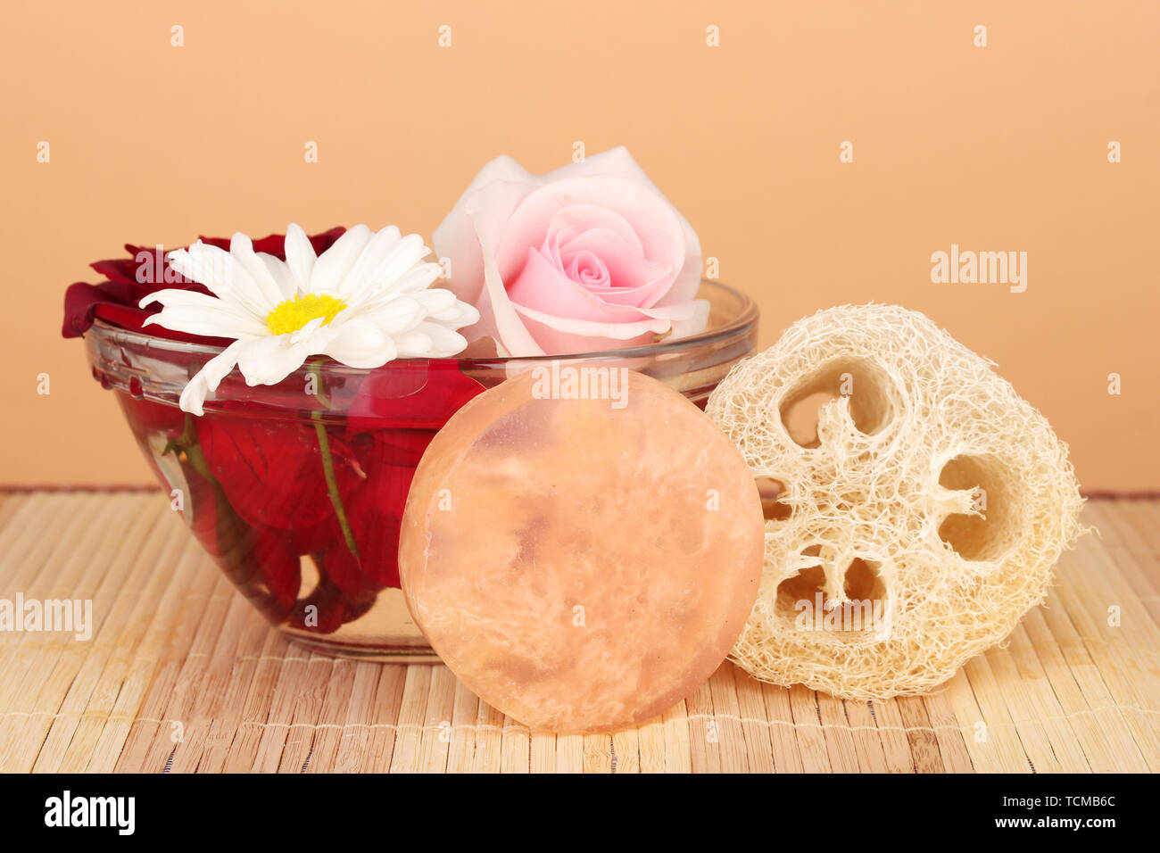 Loofa flowers hi-res stock photography and images - Alamy