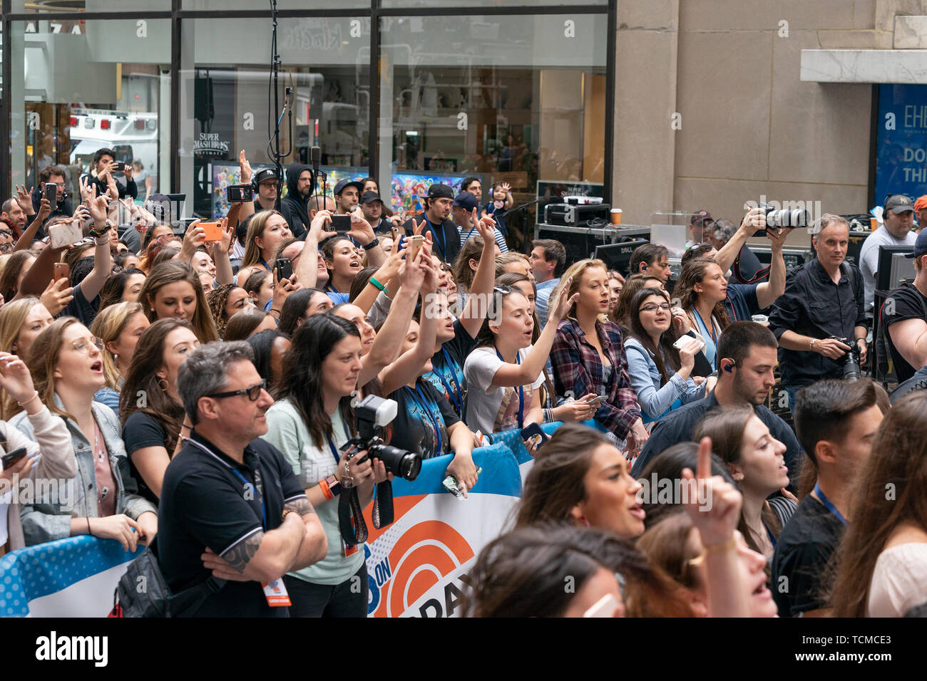 New York, United States. 07th June, 2019. Fans watch and enjoy ...