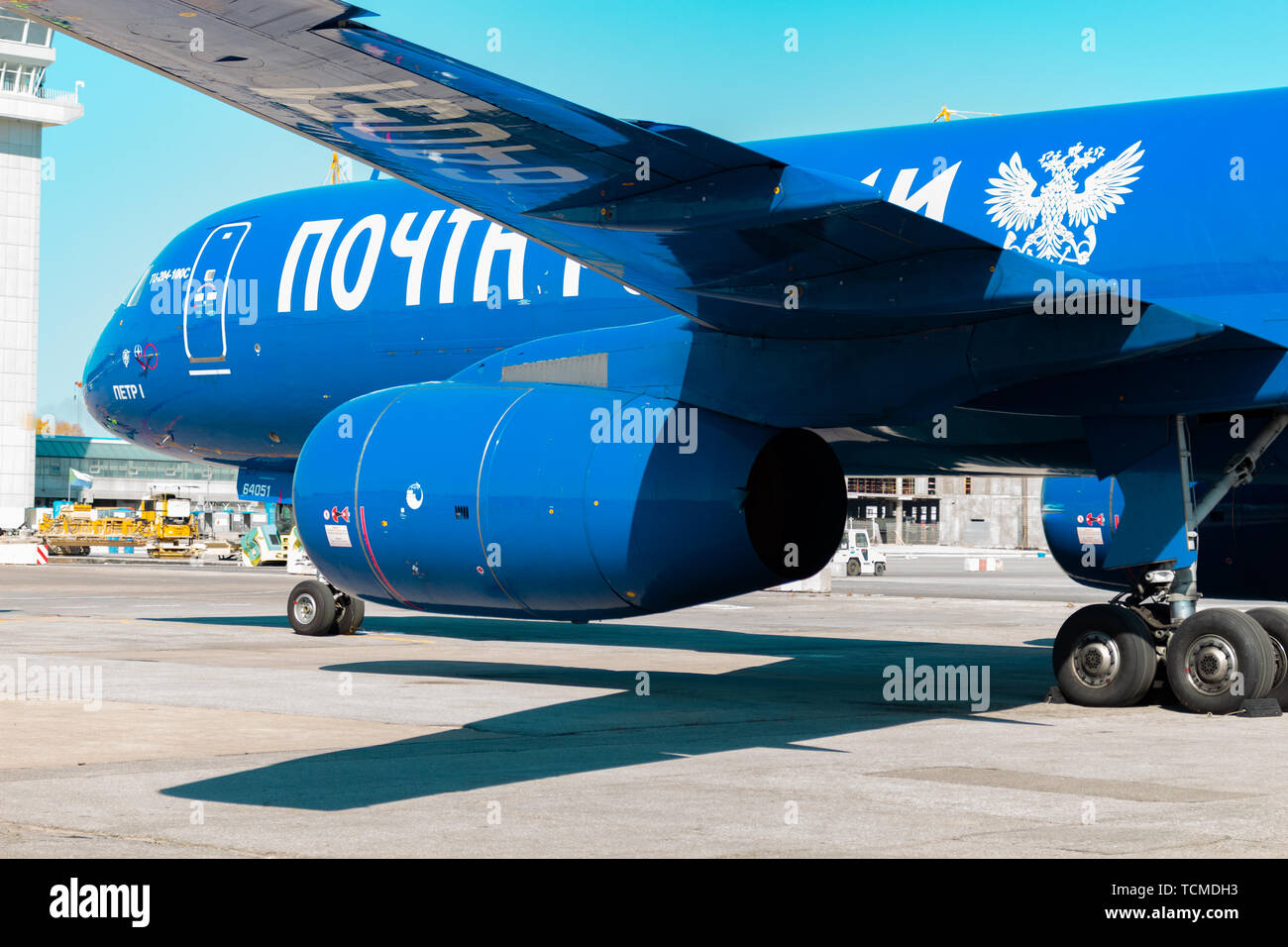 Tupolev tu 204 aircraft hi-res stock photography and images - Alamy