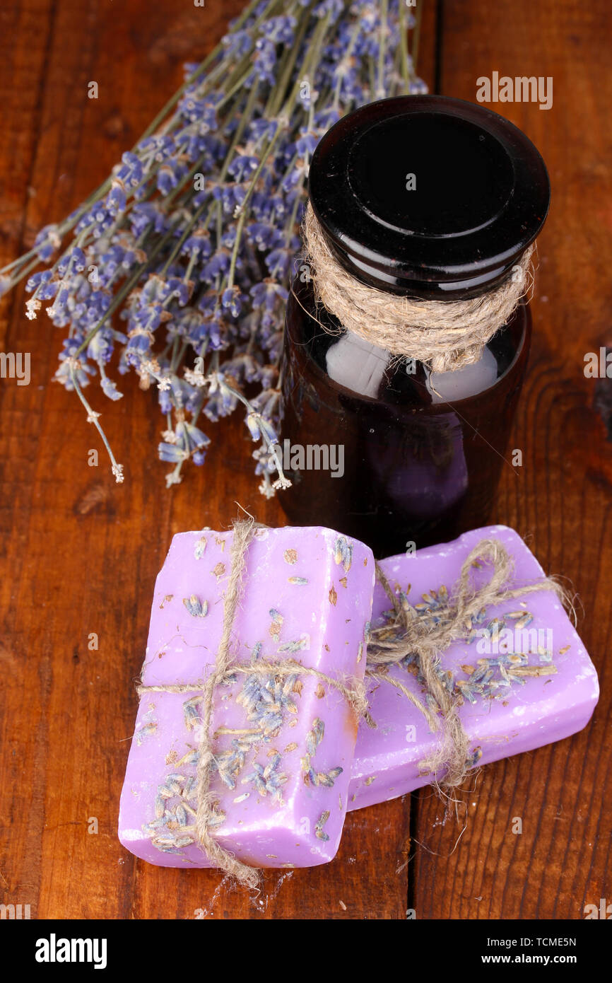 Lavender flowers and jars Stock Photo - Alamy