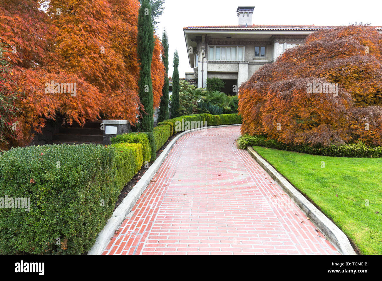 Road in garden hi-res stock photography and images - Alamy