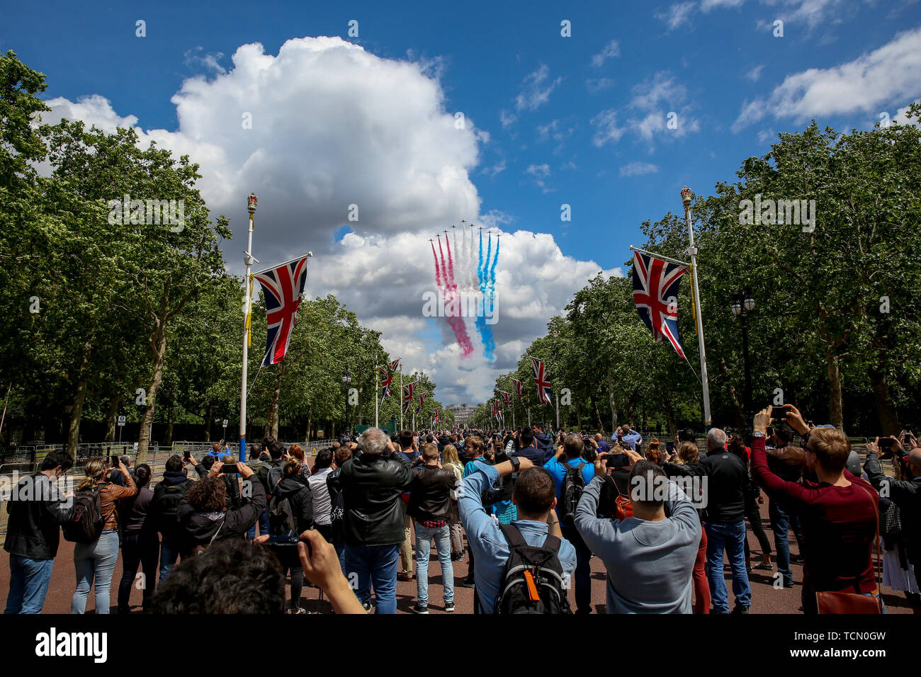 Queen's birthday flypast 2019 hi-res stock photography and images - Alamy
