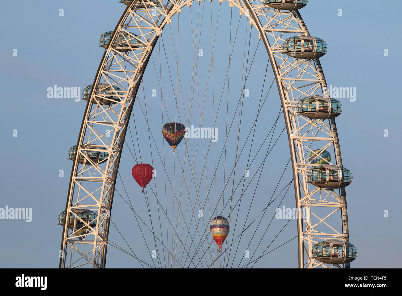 Lord mayor of londons hot air balloon regatta hi-res stock photography ...