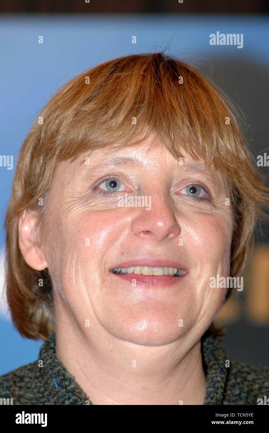 Angela merkel smiling portrait hi-res stock photography and images - Alamy
