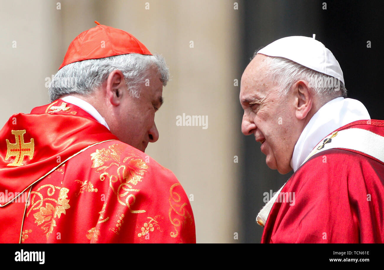 Almoner hi-res stock photography and images - Alamy