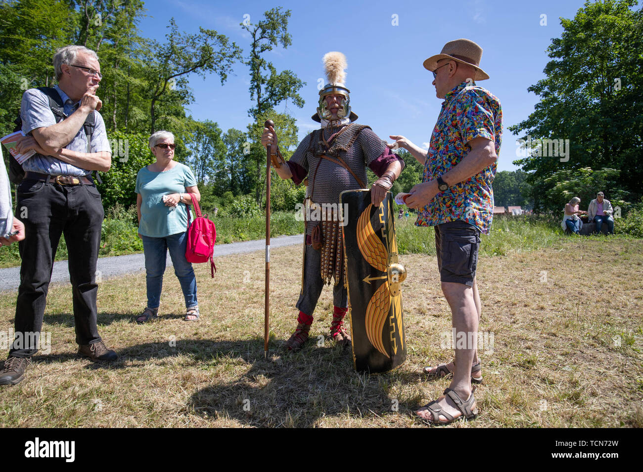 Bramsche, Germany. 09th June, 2019. A Roman actor stands at the Römer ...