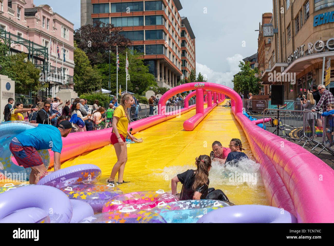 Bournemouth, Dorset, UK. 9th June 2019. Thrill seekers take turns to ...