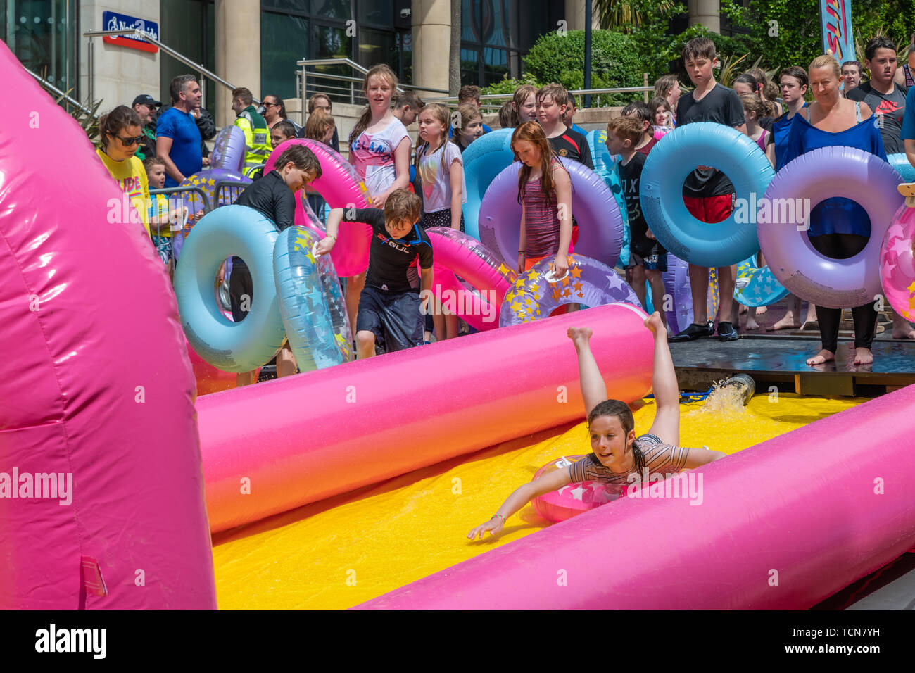 Bournemouth, Dorset, UK. 9th June 2019. Thrill seekers take turns to ...
