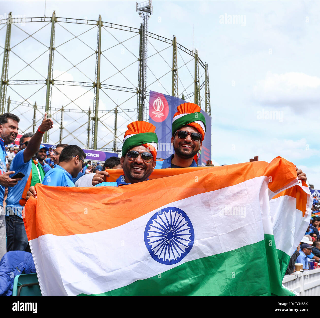 India fans at the kia oval hi-res stock photography and images - Alamy