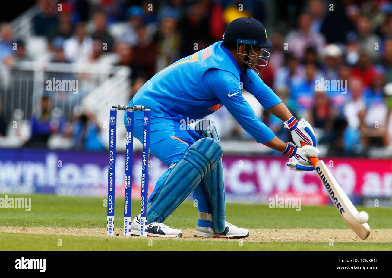 Ms dhoni world cup hi-res stock photography and images - Alamy