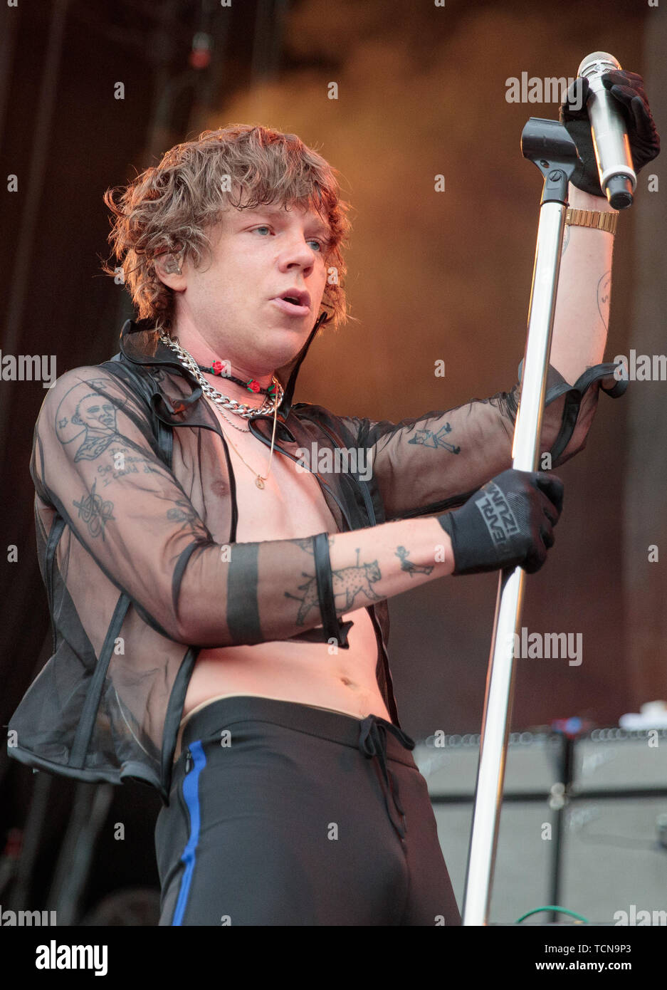 Singer matt shultz cage elephant hi-res stock photography and images ...