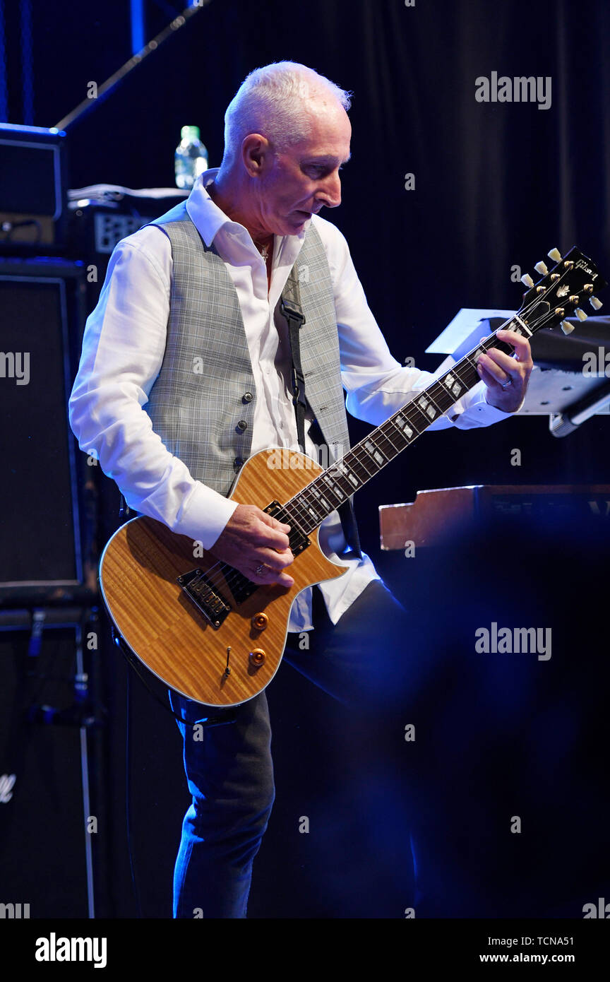 Hanover, Deutschland. 07th June, 2019. Neil Carter from UFO live at a ...