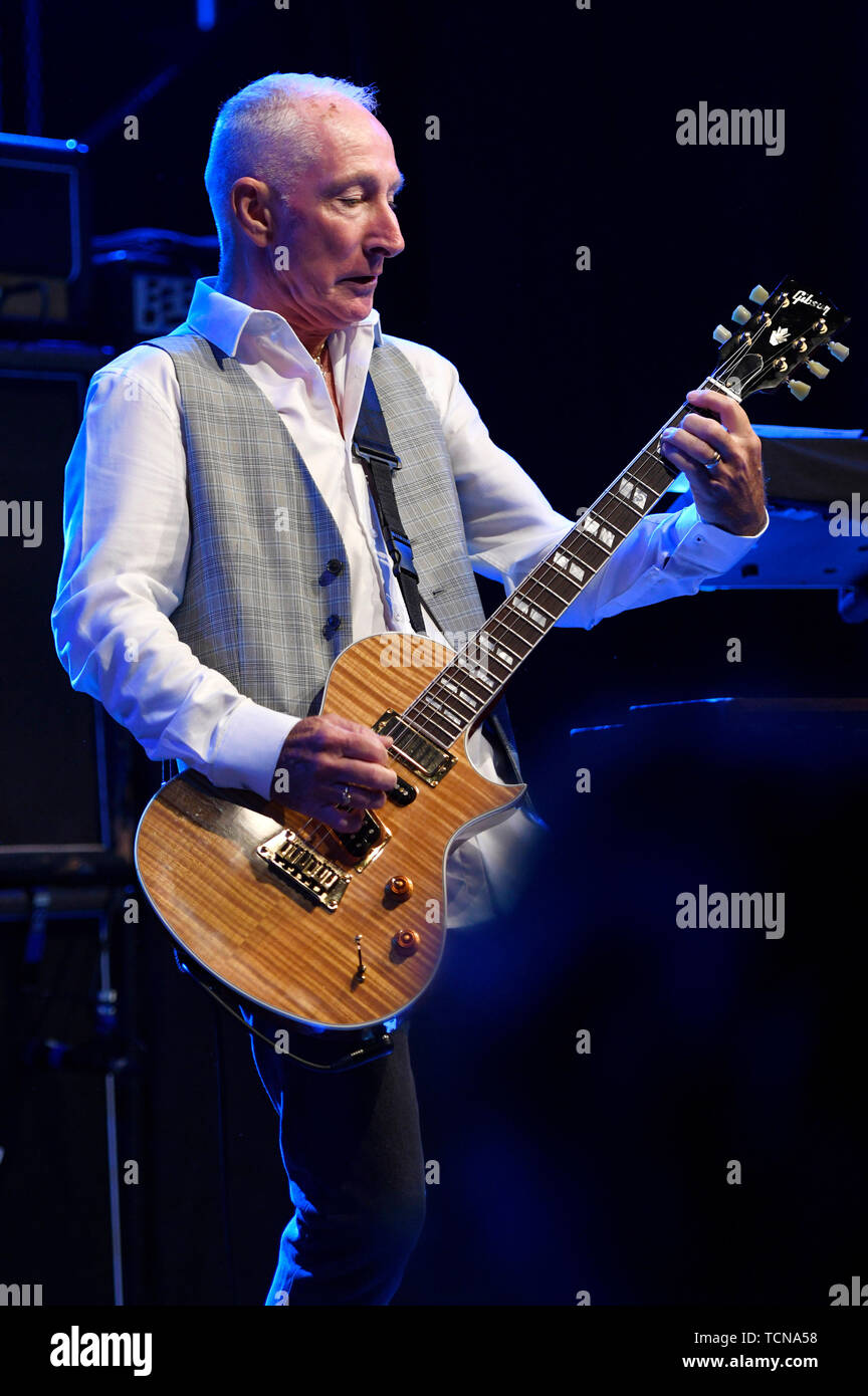 Hanover, Deutschland. 07th June, 2019. Neil Carter from UFO live at a ...