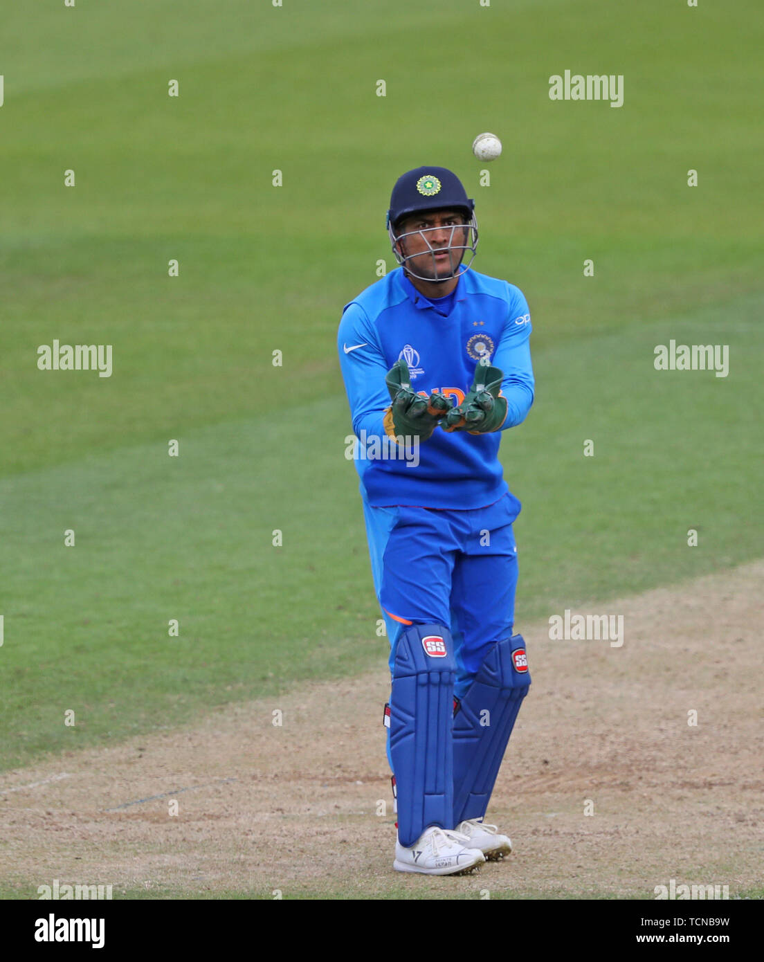 Ms dhoni hi-res stock photography and images - Alamy