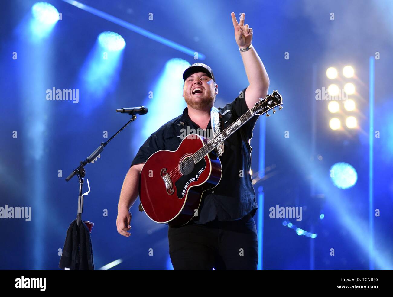Luke combs hi-res stock photography and images - Alamy