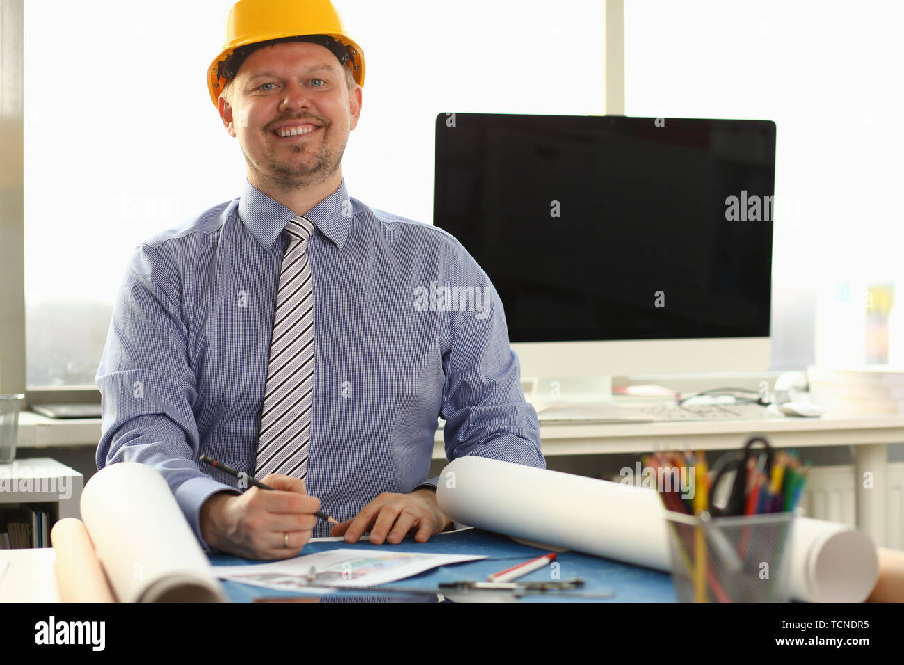 Happy workman hi-res stock photography and images - Alamy