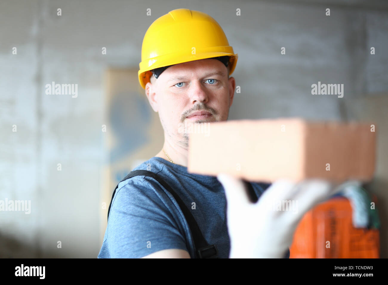 Concerned construction worker hi-res stock photography and images - Alamy