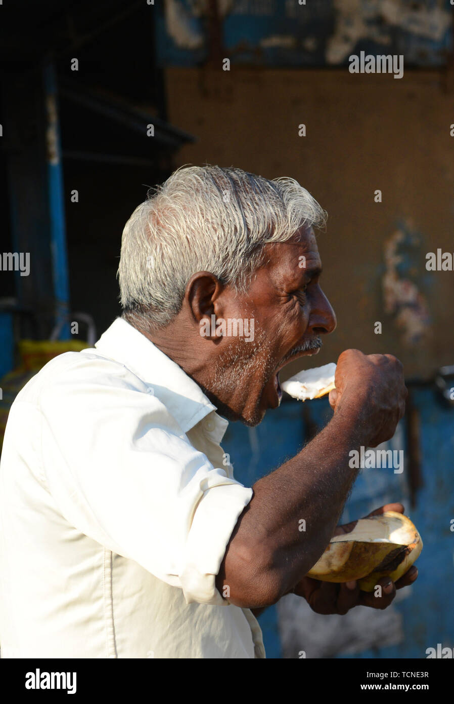 Indian man eating hi-res stock photography and images - Alamy