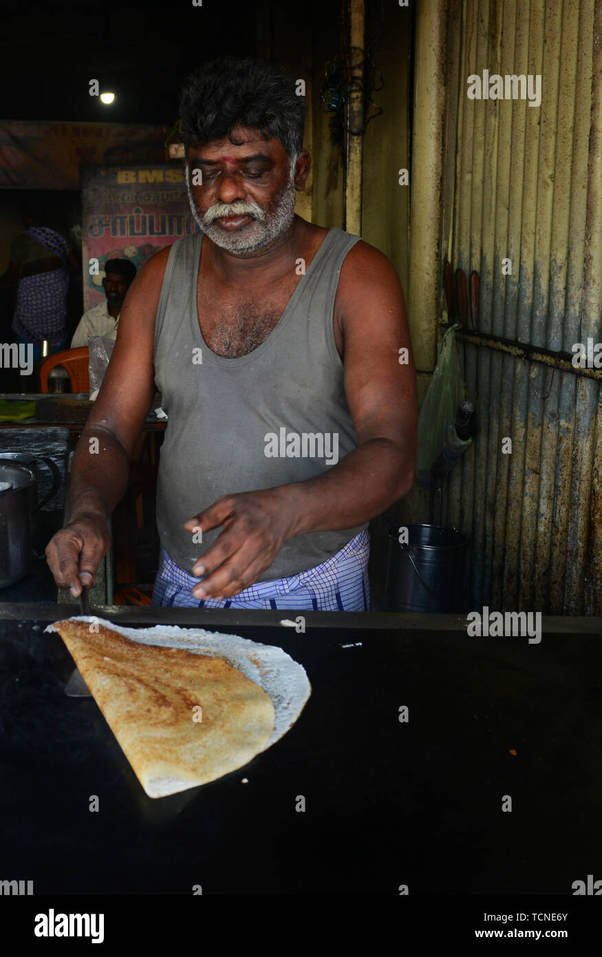 A Tamil cook preparing a Dosa Stock Photo - Alamy