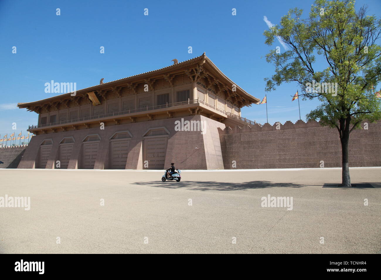 Daming palace national site park hi-res stock photography and images ...