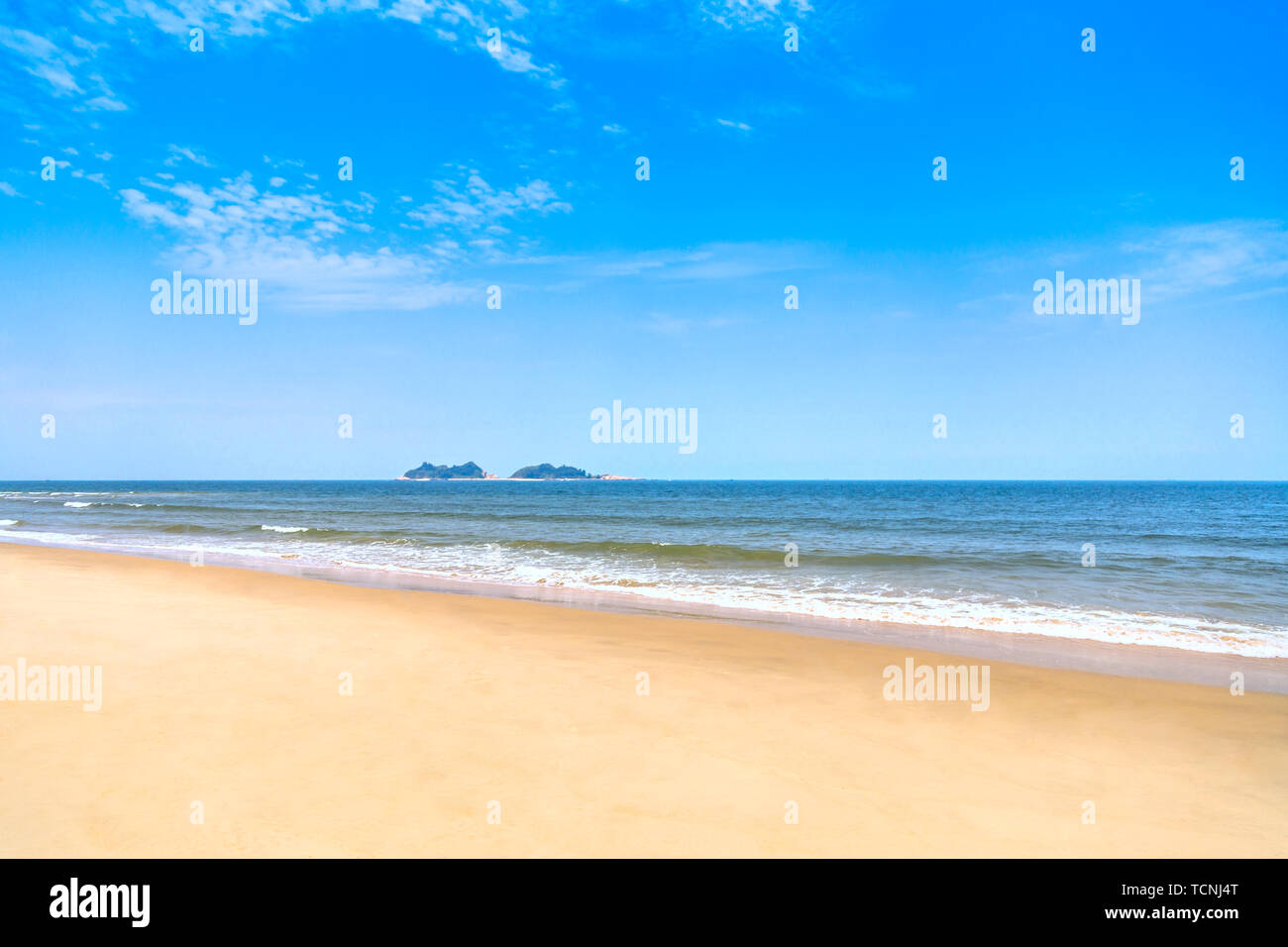 No one's sandy beach Stock Photo - Alamy