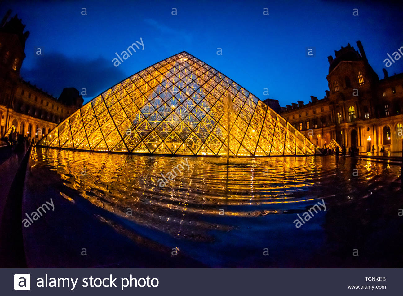 The Pyramid By I M Pei Architect Stock Photos & The Pyramid By I M Pei ...