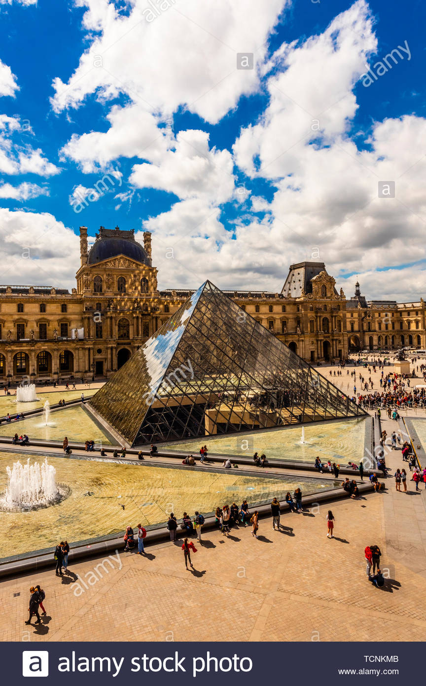 The Pyramid By I M Pei Architect Stock Photos & The Pyramid By I M Pei ...