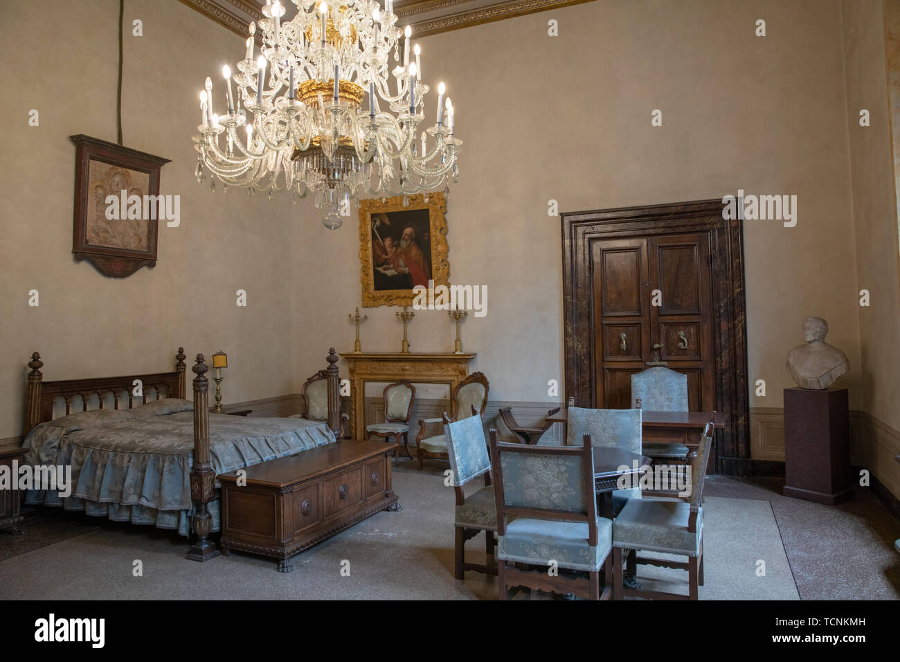 Interior medici palace renaissance hi-res stock photography and images ...