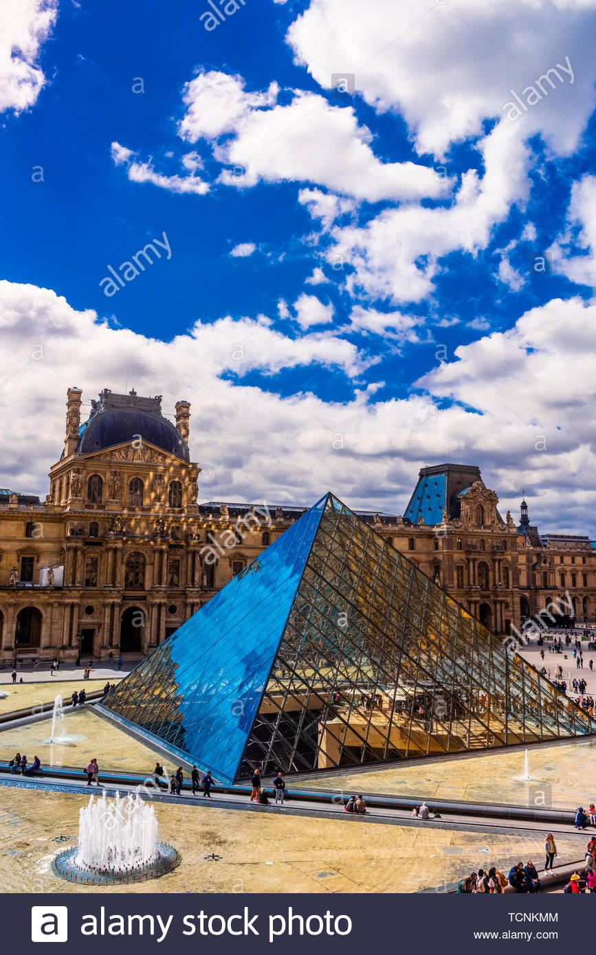 The Pyramid By I M Pei Architect Stock Photos & The Pyramid By I M Pei ...
