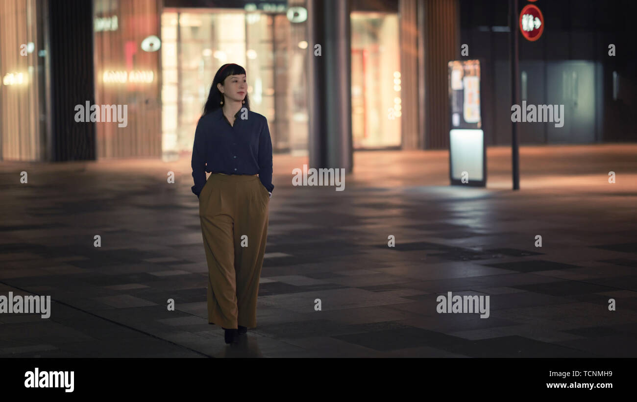 Chengdu Taikuri night scene characters Stock Photo - Alamy