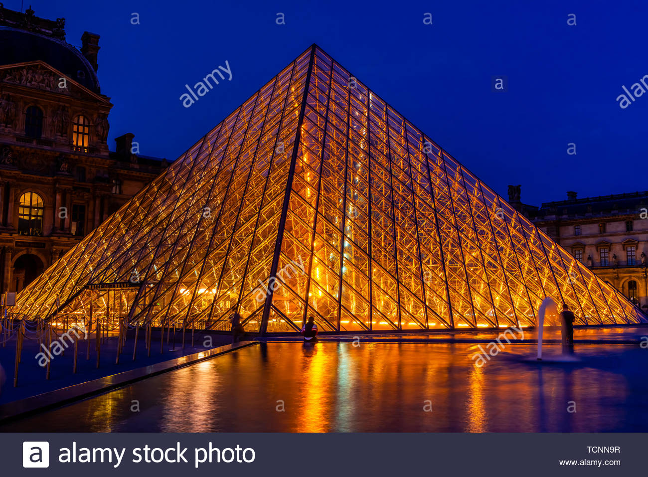 The Pyramid By I M Pei Architect Stock Photos & The Pyramid By I M Pei ...