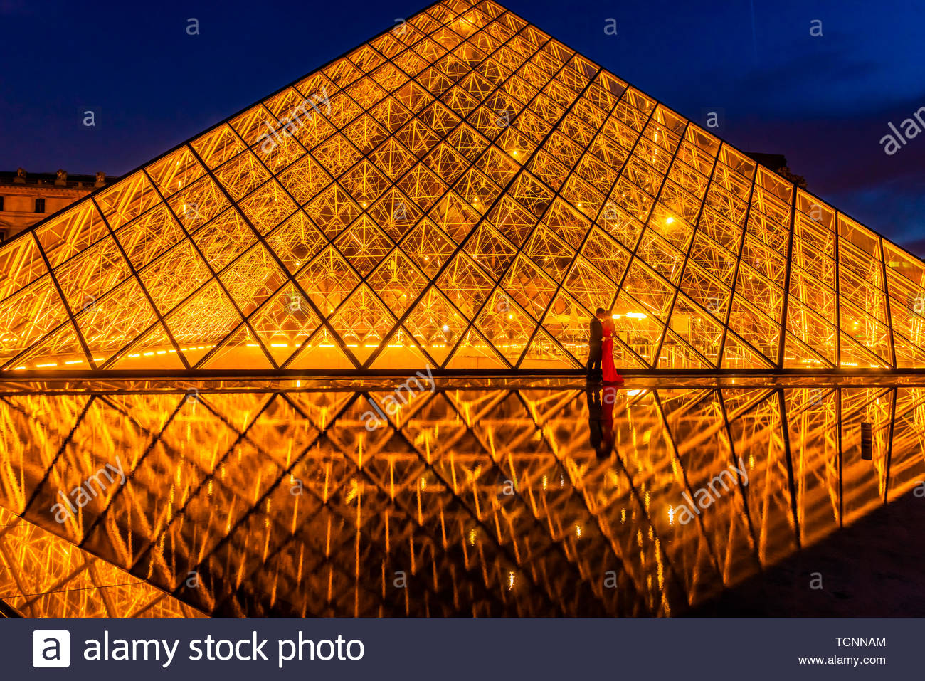 The Pyramid By I M Pei Architect Stock Photos & The Pyramid By I M Pei ...