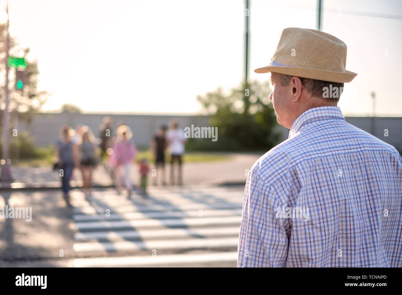 Waiting for traffic light green man to cross the road hi-res stock ...