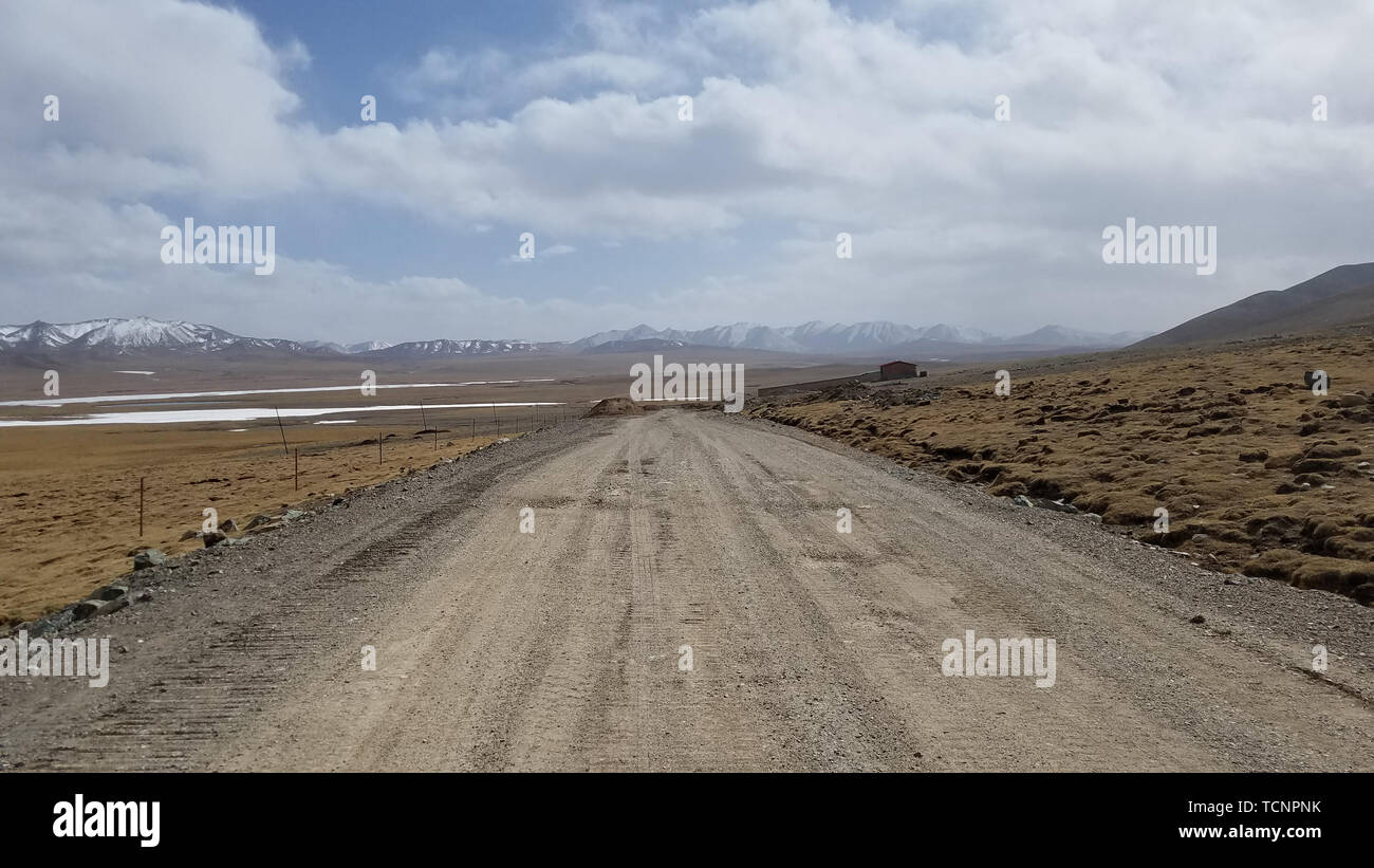 The qinghai tibet plateau and no mans land hi-res stock photography and ...