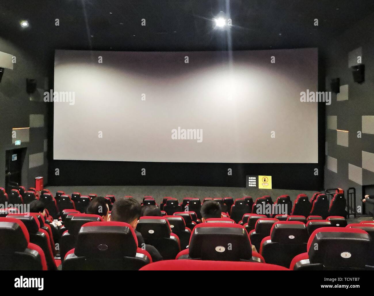 Cinema spectators hi-res stock photography and images - Alamy