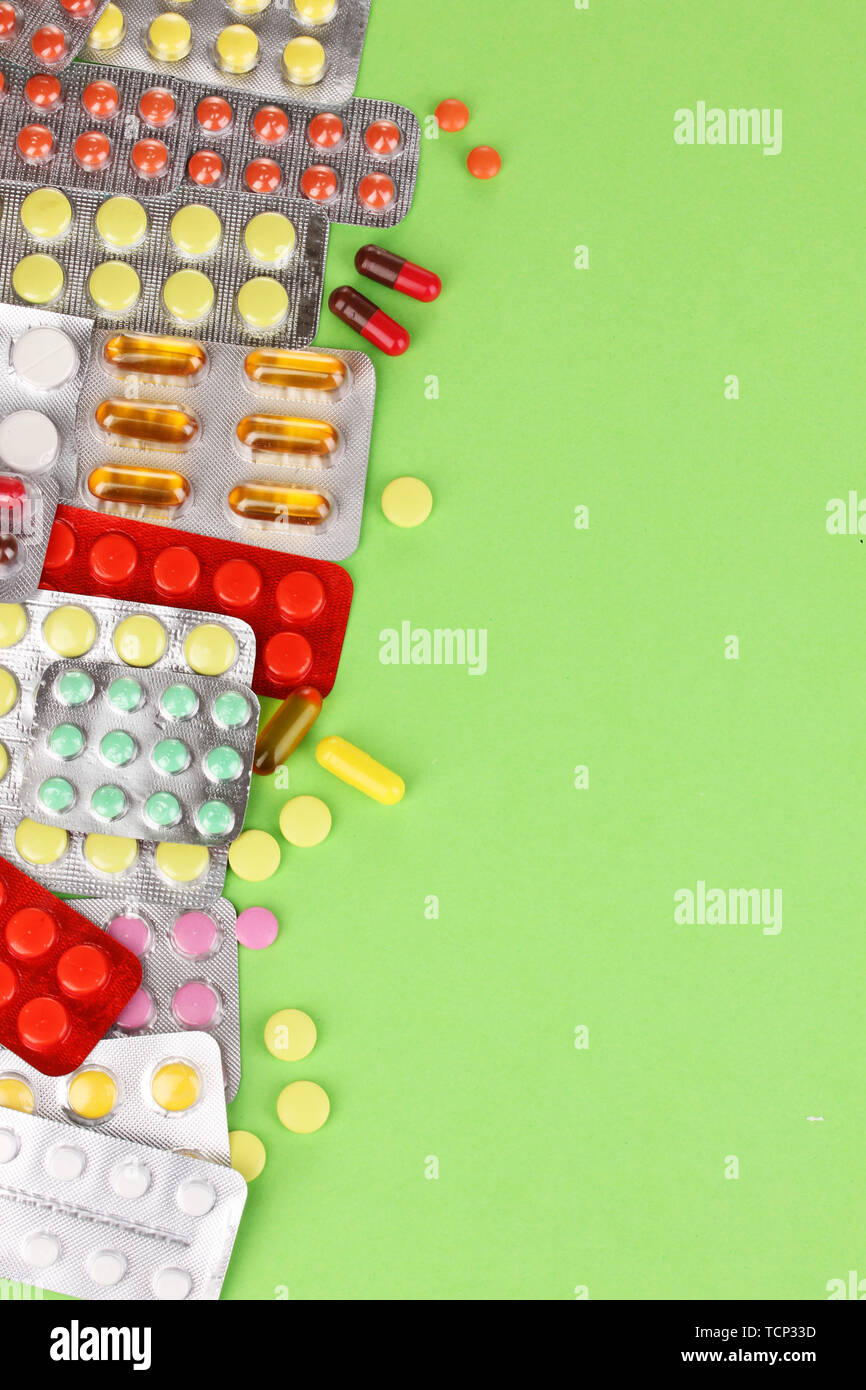 Red and green capsules in blister pack hi-res stock photography and ...