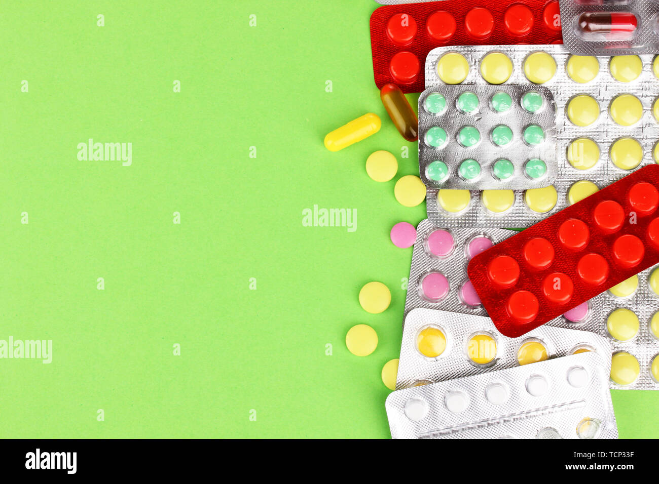 Red and green capsules in blister pack hi-res stock photography and ...