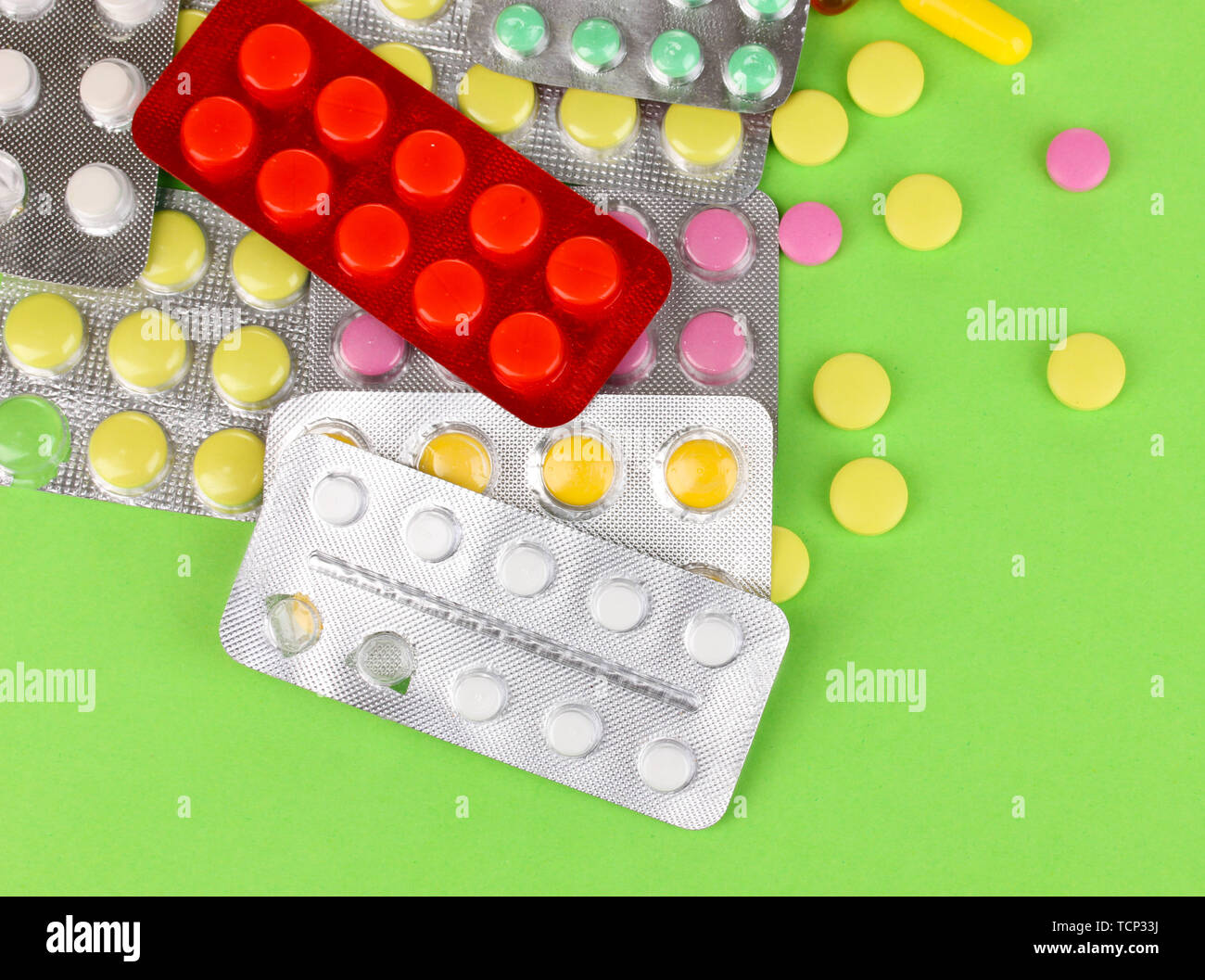 Red and green capsules in blister pack hi-res stock photography and ...