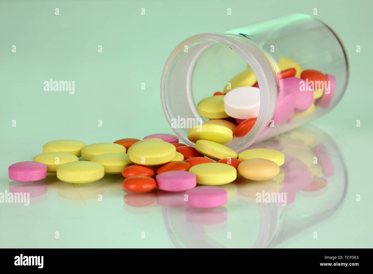 Red and green capsules in blister pack hi-res stock photography and ...