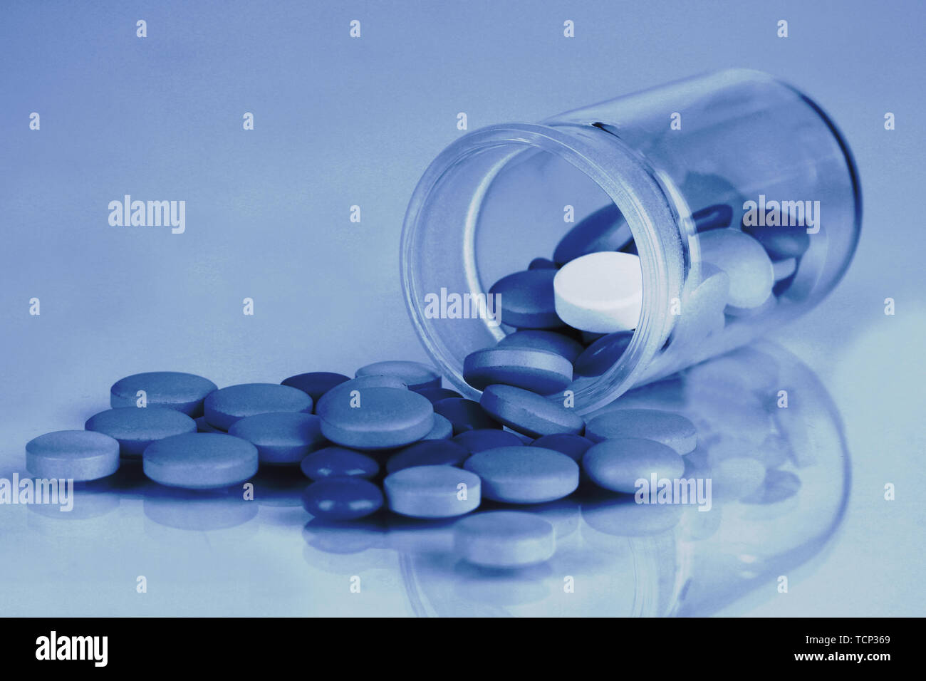 Receptacle of tablets hi-res stock photography and images - Alamy