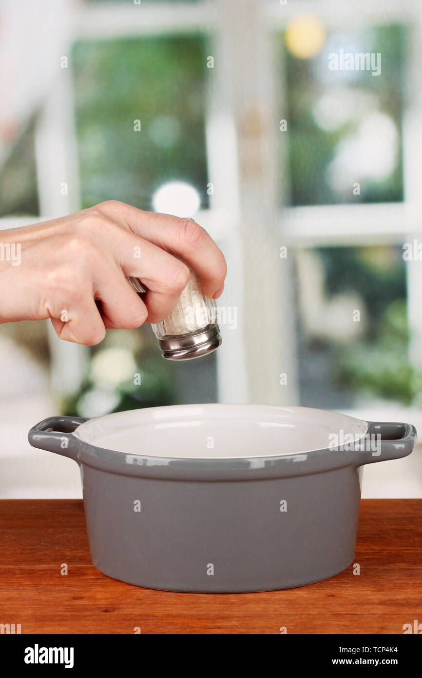 Using salt shaker hi-res stock photography and images - Alamy