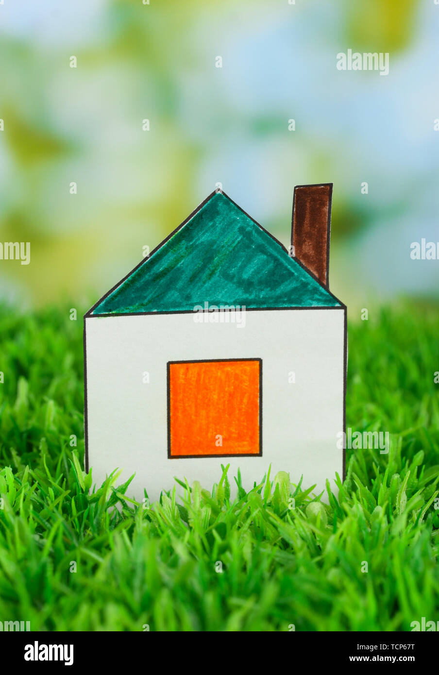 paper house on green background, close up Stock Photo - Alamy