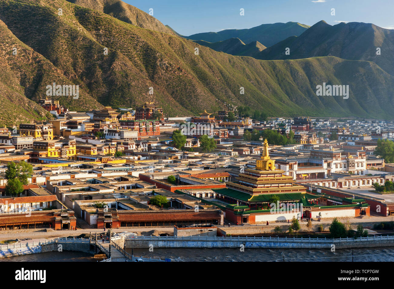 High-definition picture of the morning light of the Labrang Temple ...