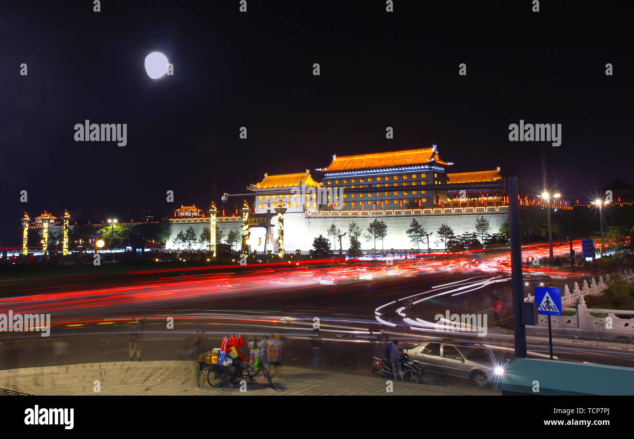 The ancient city of Xi'an South Gate moon night Stock Photo - Alamy
