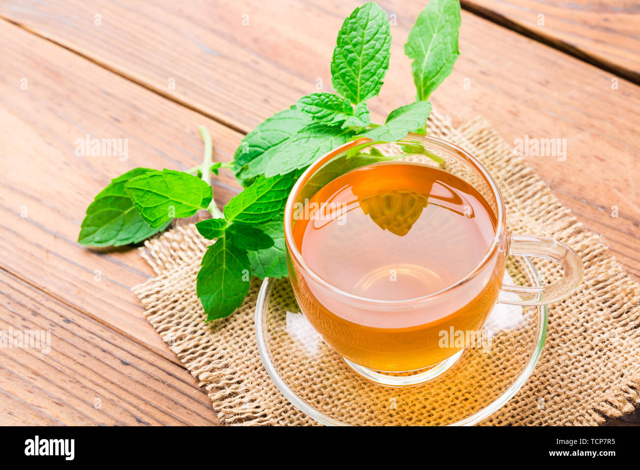 Fresh mint tea and mint leaves Stock Photo - Alamy