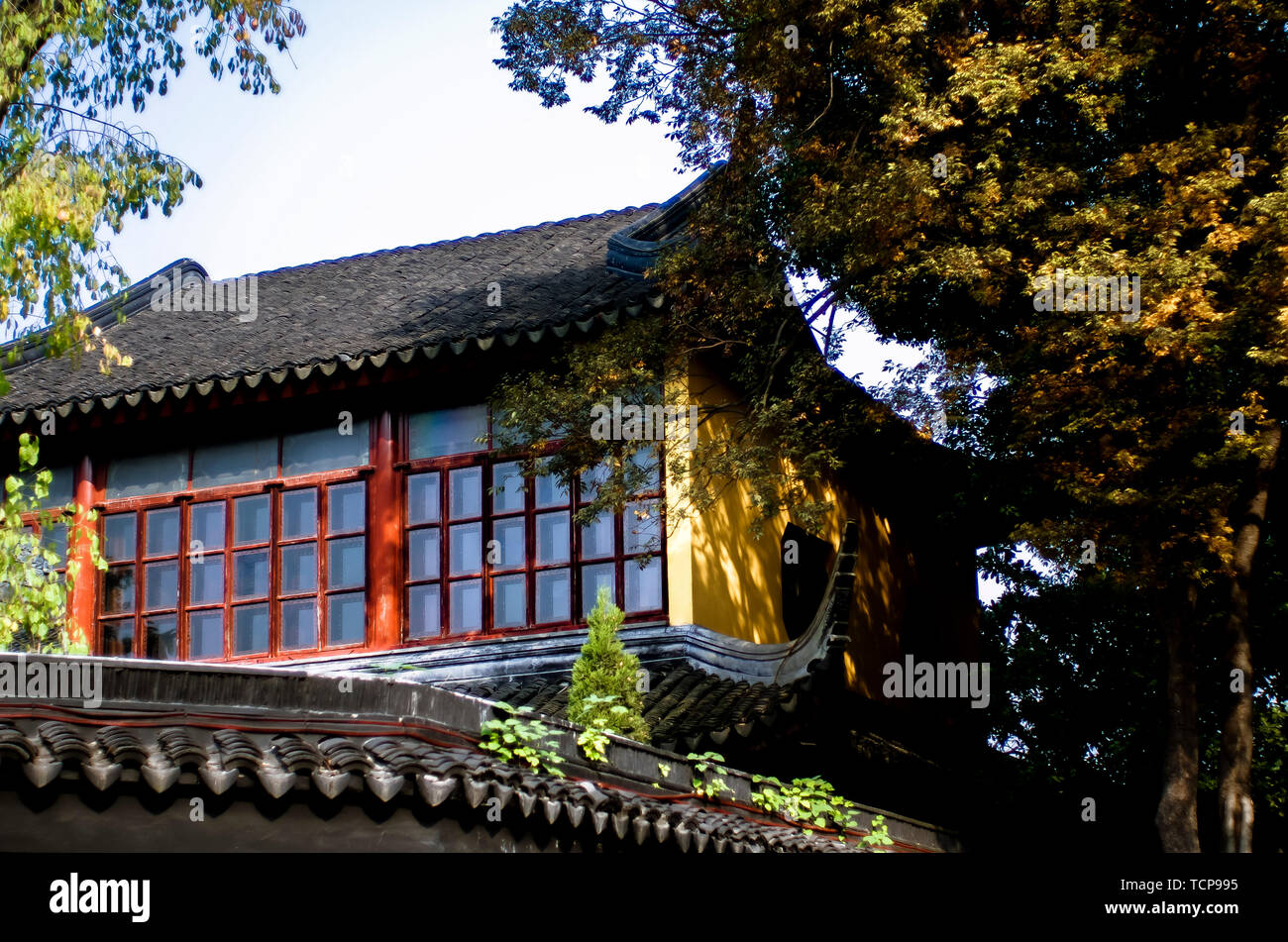 Autumn color of Hanshan Temple in Suzhou Stock Photo - Alamy