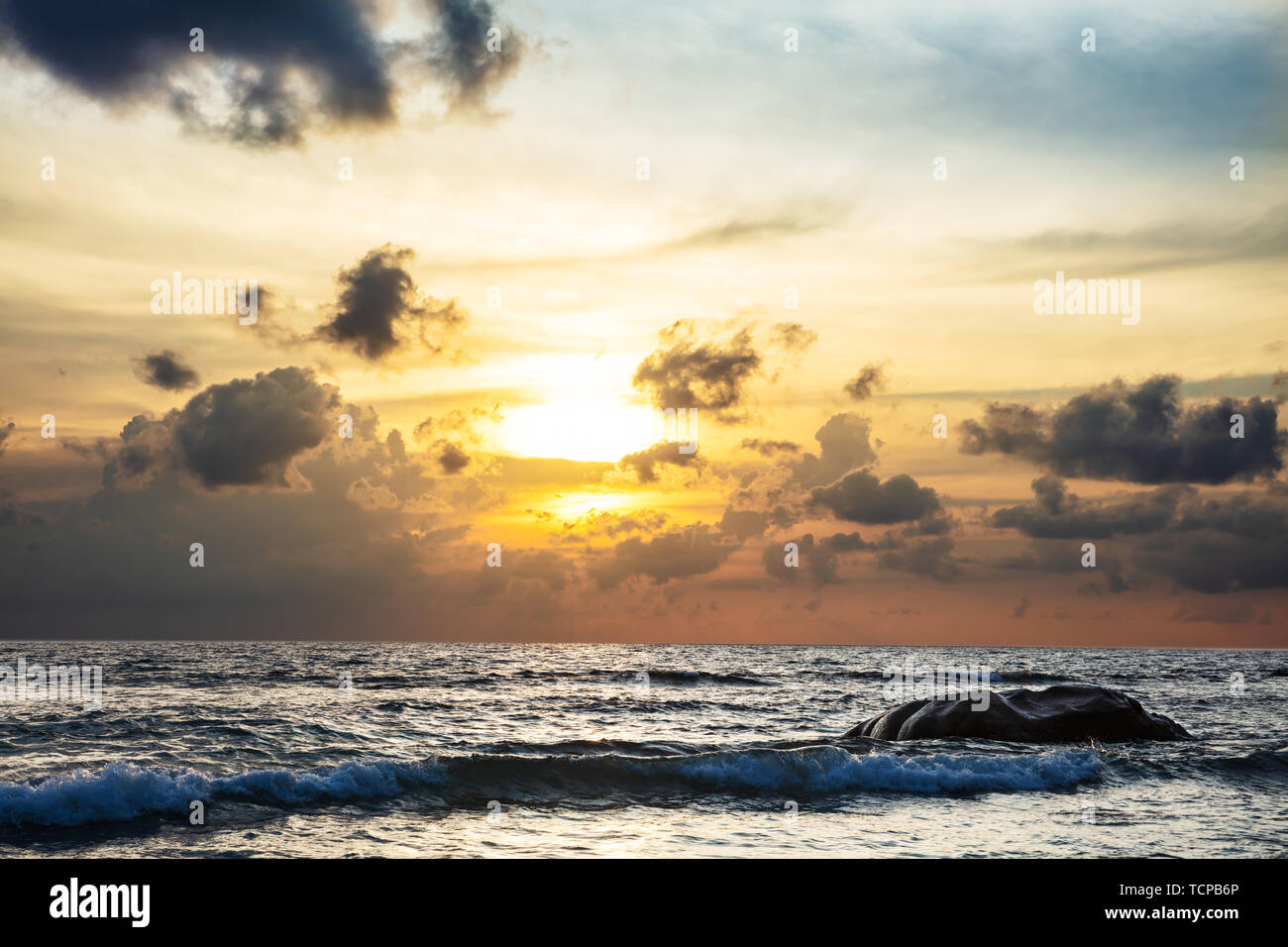 Dramatic sky over sea hi-res stock photography and images - Alamy