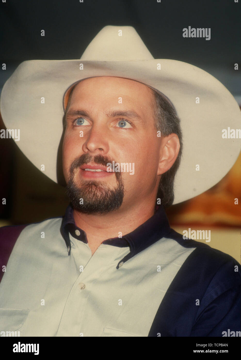 Los Angeles, California, USA 26th June 1994 Singer Garth Brooks attends ...